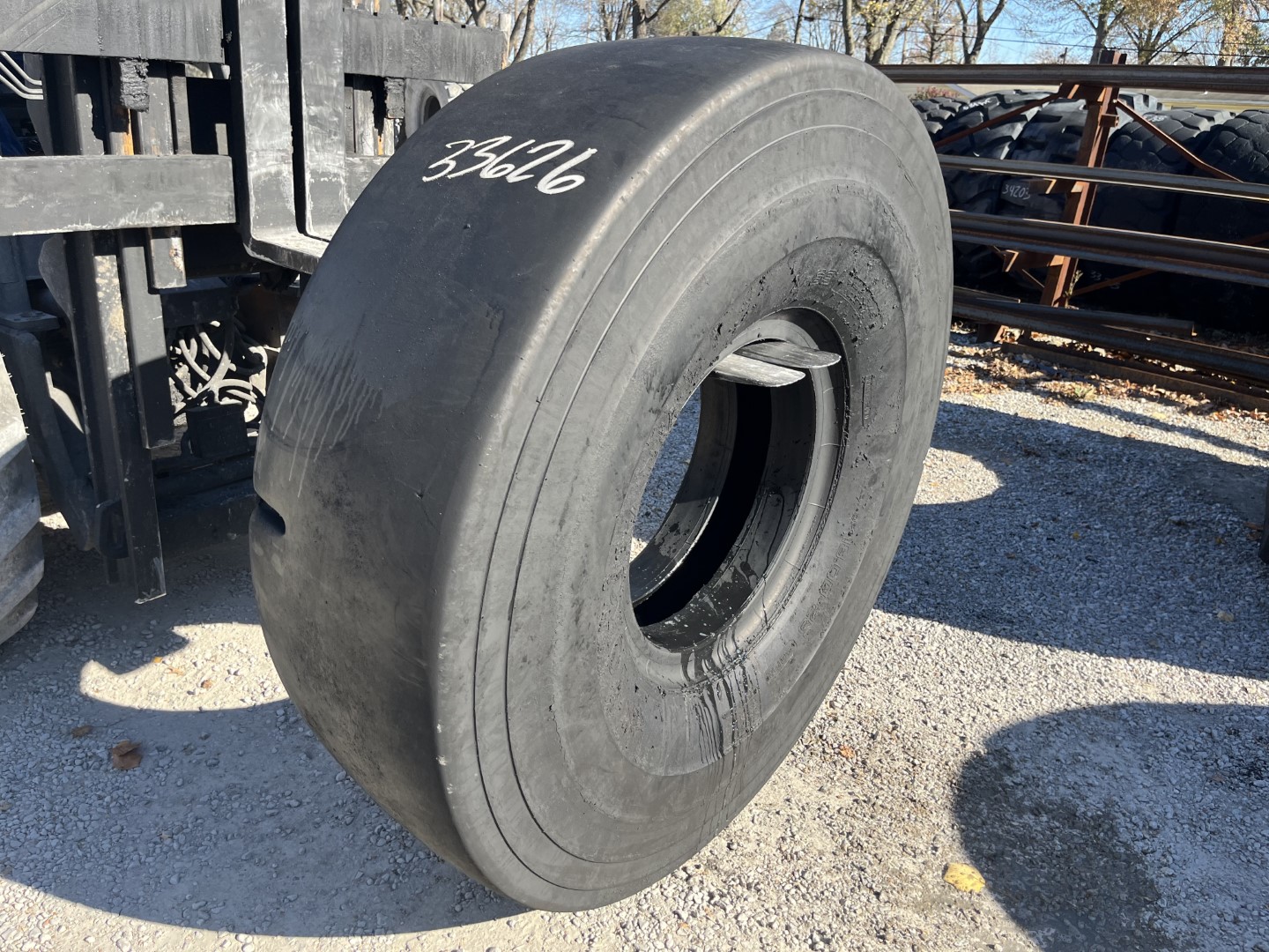 18.00X25 Yokohama OTR Tire L-5S C-1 IND-4 Y69 40-Ply CONDITION ...