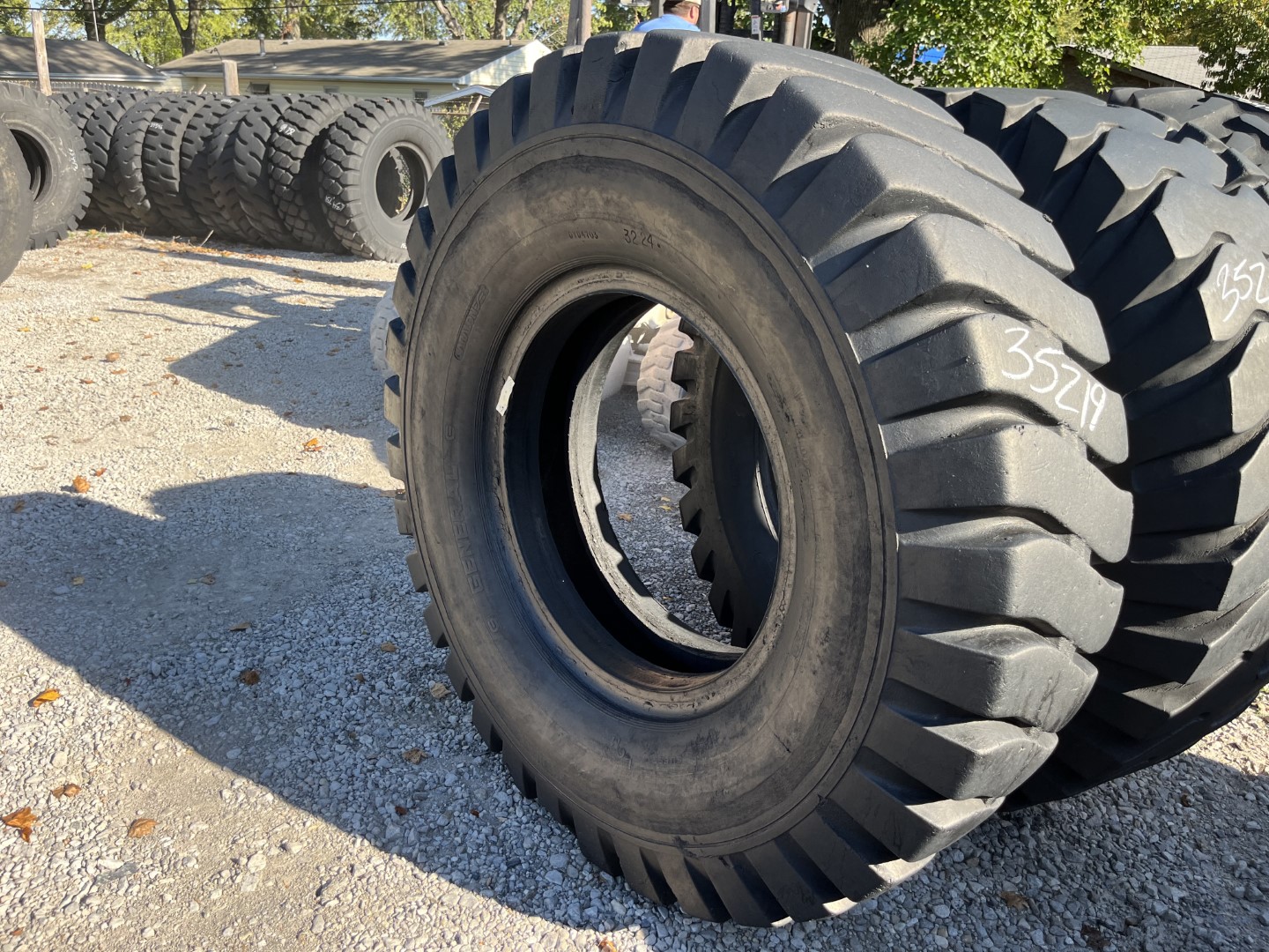 18.00X33 General OTR Tire E-3 L-3 LCM 32-Ply CONDITION: Retread ...