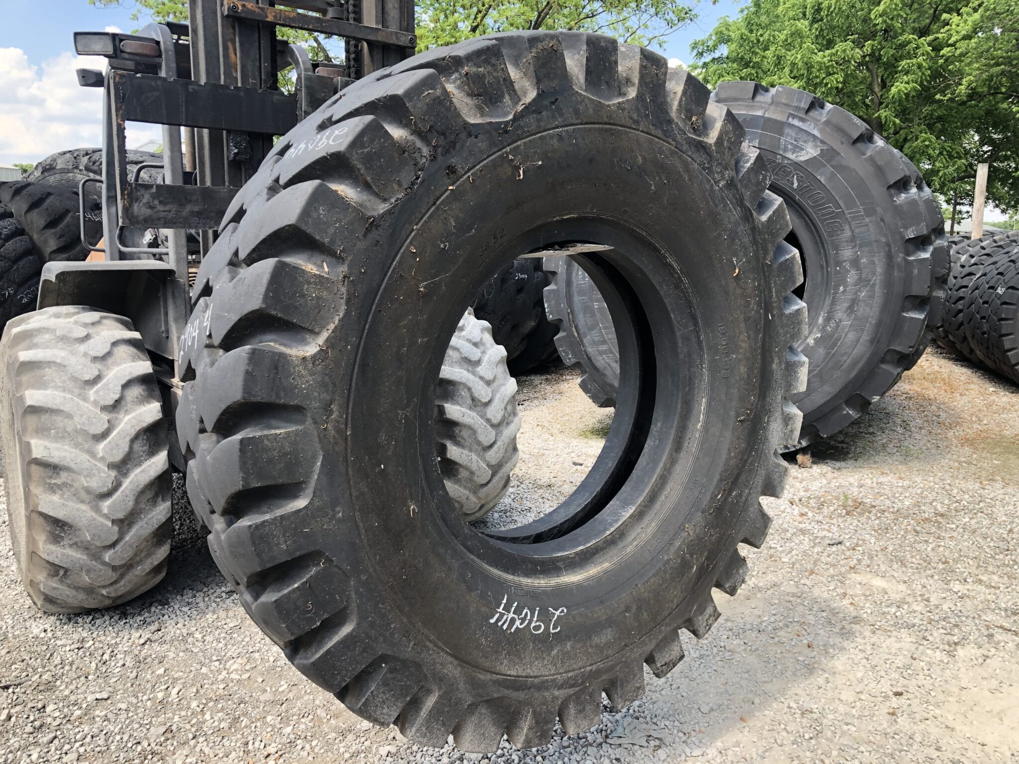 18.00X33 General OTR Tire E-4 CM150 CM 150 32-Ply CONDITION: Retread-UsedTREAD DEPTH: 48 ...