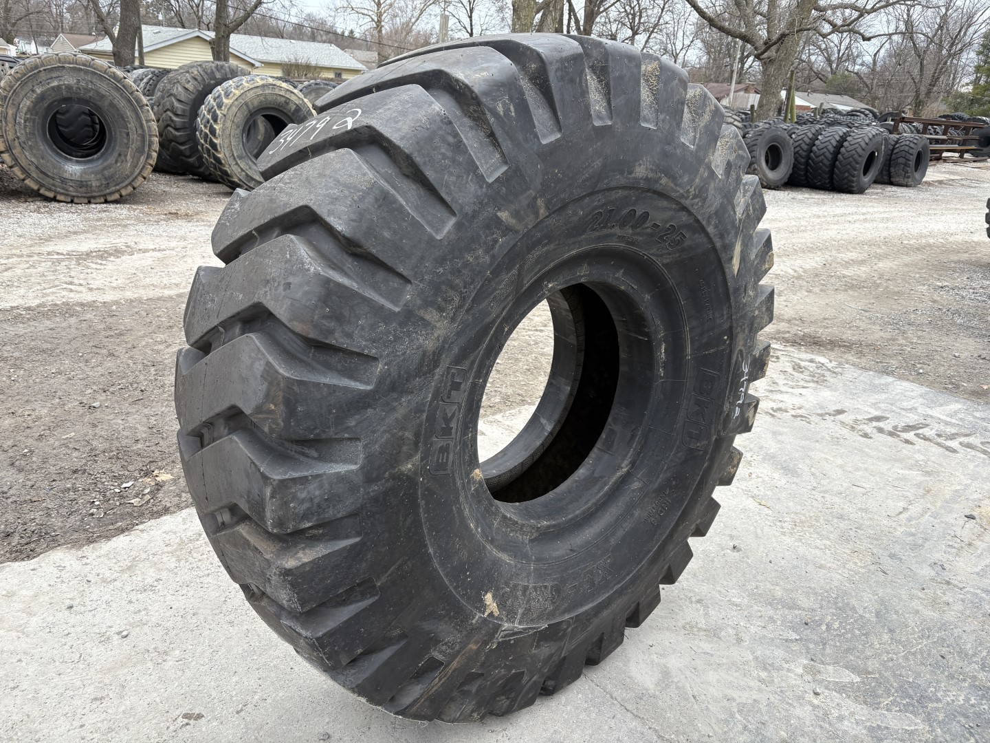 21.00X25 BKT OTR Tire E-3 L-3 XL Grip 40-Ply CONDITION: NewTREAD DEPTH ...