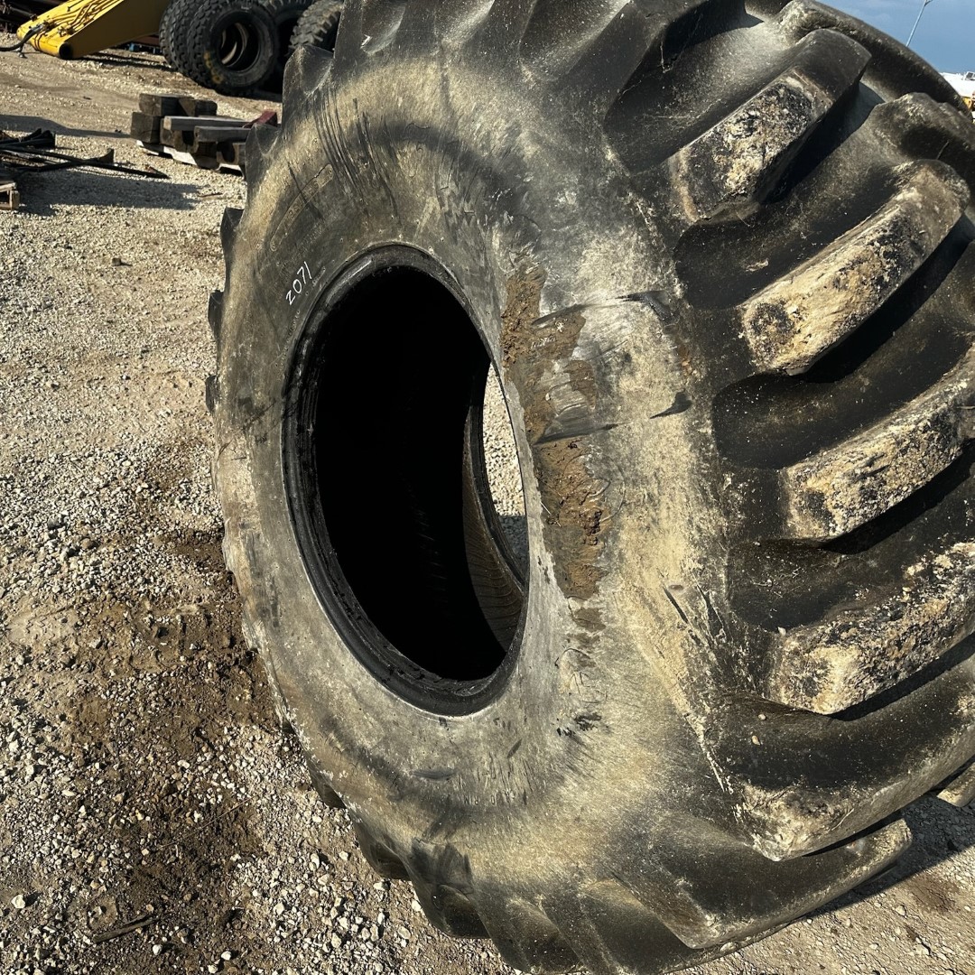 23.1X26 Firestone OTR Tire R-1 Super All Traction 23 14-Ply CONDITION ...