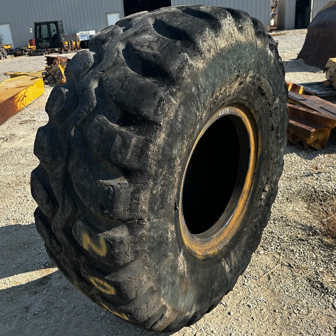 23.5R25 Goodyear OTR Tire E-3 L-3 G-3 GP2B 1-Star CONDITION: UsedTREAD ...