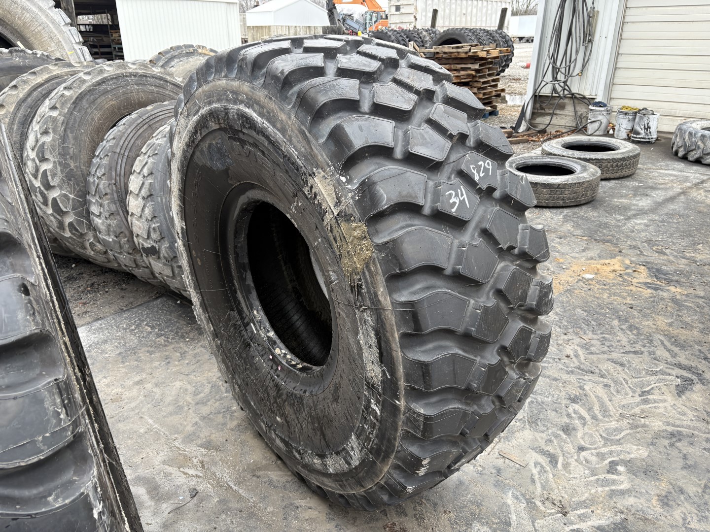 23.5R25 Maxam OTR Tire E-3+ L-3+ MS302 2-Star CONDITION: NewTREAD DEPTH: 46/32ndsDETAILS ...