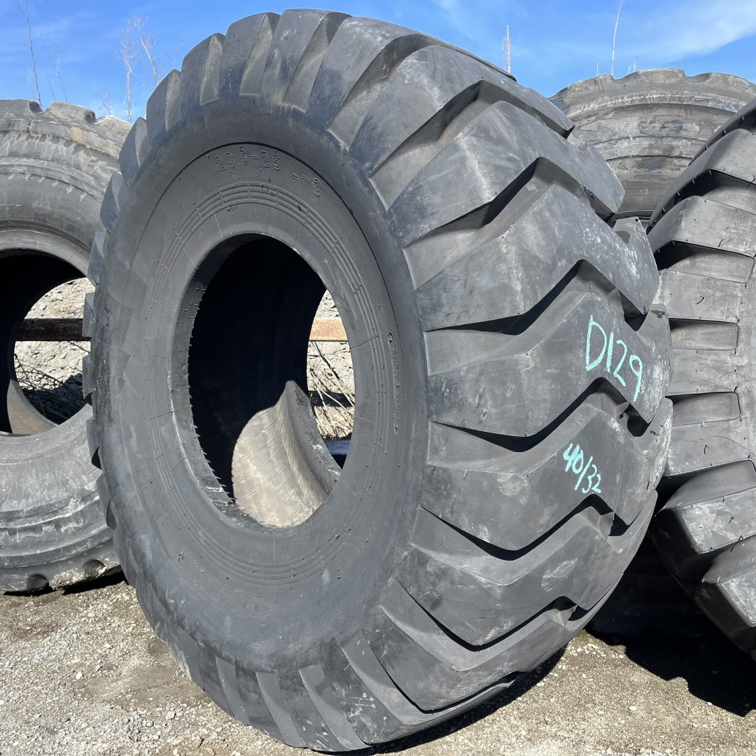23.5X25 Armour OTR Tire L-3 K-323 20-Ply CONDITION: UsedTREAD DEPTH: 40 ...