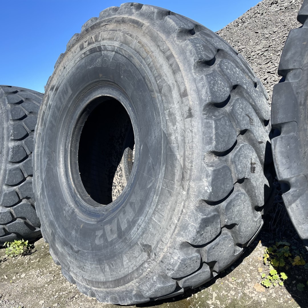 26.5R25 Michelin OTR Tire E-3 L-3 XHA2 2-Star CONDITION: UsedTREAD ...