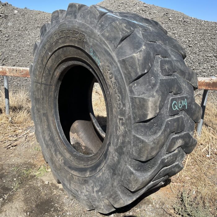 20.5X25 Camso OTR Tire L-2 L2 16-Ply CONDITION: UsedTREAD DEPTH: 31 ...