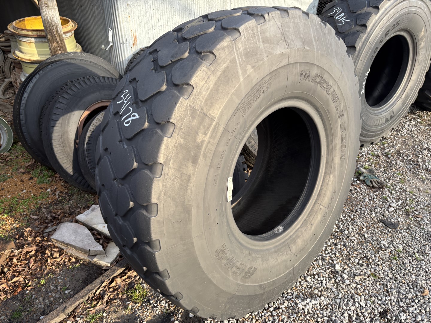 20.5R25 Double Coin OTR Tire E-3 L-3 REM2 2-Star CONDITION: UsedTREAD DEPTH: 15/32ndsDETAILS ...